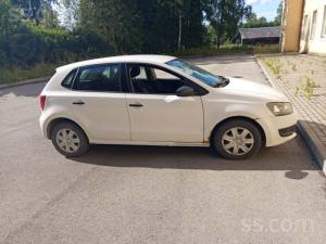 White Volkswagen Polo 2014 in Balvi, with an engine capacity of 1.20 L and mileage of 307 thousand km for 1500 €, photo 5 on AUTOMOTO.COM.LV