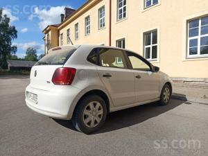White Volkswagen Polo 2014 in Balvi, with an engine capacity of 1.20 L and mileage of 307 thousand km for 1500 €, photo 6 on AUTOMOTO.COM.LV