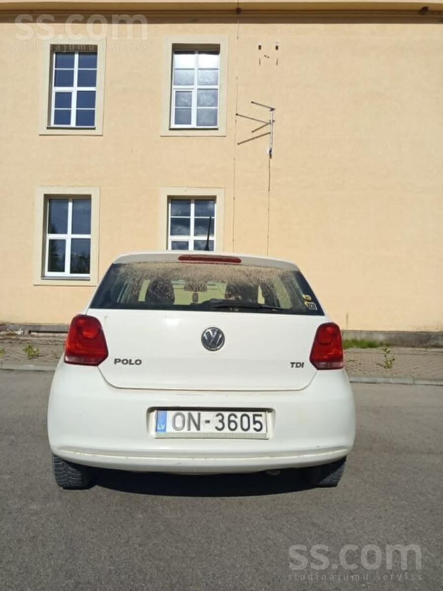 White Volkswagen Polo 2014 in Balvi, with an engine capacity of 1.20 L and mileage of 307 thousand km for 1500 €, photo 7 on AUTOMOTO.COM.LV