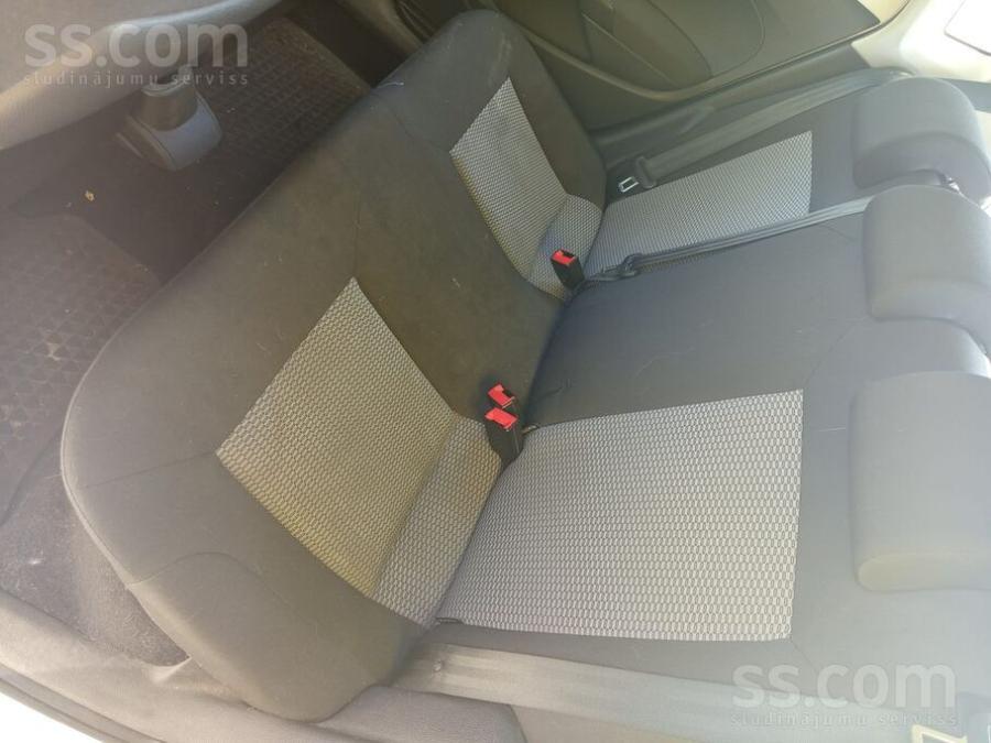 White Volkswagen Polo 2014 in Balvi, with an engine capacity of 1.20 L and mileage of 307 thousand km for 1500 €, photo 10 on AUTOMOTO.COM.LV