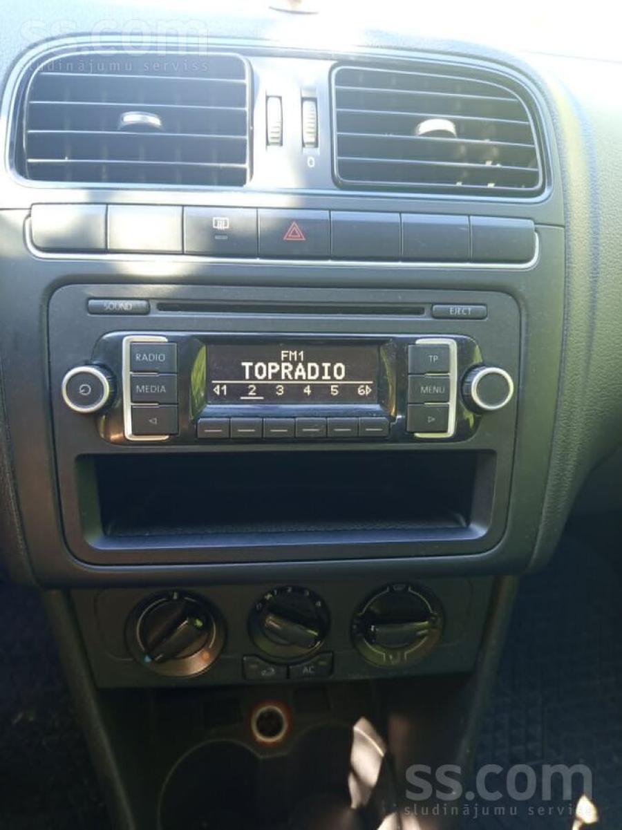White Volkswagen Polo 2014 in Balvi, with an engine capacity of 1.20 L and mileage of 307 thousand km for 1500 €, photo 11 on AUTOMOTO.COM.LV
