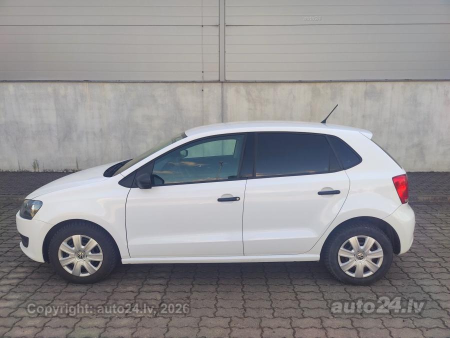 Balts Volkswagen Polo 2014 Pērnava, ar dzinēja tilpumu 1.20 L un nobraukumu 184 tūkst. km par 2900 €, foto 4 vietnē AUTOMOTO.COM.LV