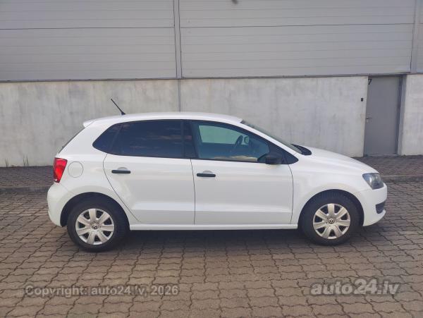 Balts Volkswagen Polo 2014 Pērnava, ar dzinēja tilpumu 1.20 L un nobraukumu 184 tūkst. km par 2900 €, foto 4 vietnē AUTOMOTO.COM.LV