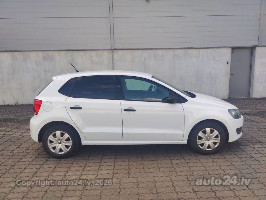 Balts Volkswagen Polo 2014 Pērnava, ar dzinēja tilpumu 1.20 L un nobraukumu 184 tūkst. km par 2900 €, foto 5 vietnē AUTOMOTO.COM.LV