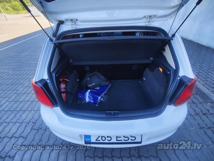 Balts Volkswagen Polo 2014 Pērnava, ar dzinēja tilpumu 1.20 L un nobraukumu 184 tūkst. km par 2900 €, foto 9 vietnē AUTOMOTO.COM.LV