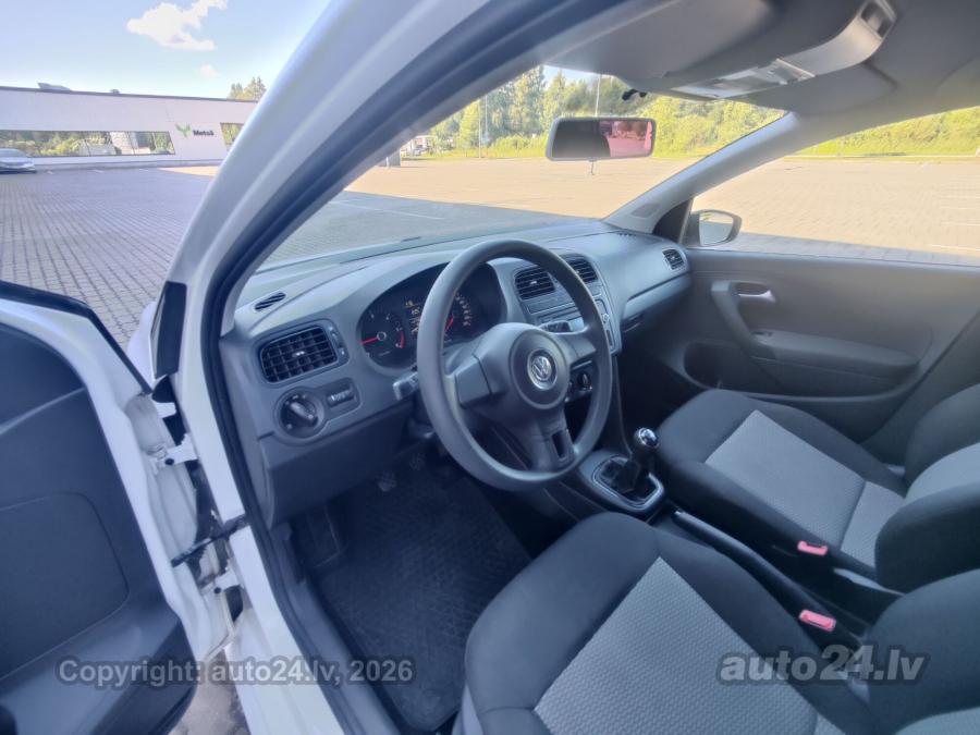 Balts Volkswagen Polo 2014 Pērnava, ar dzinēja tilpumu 1.20 L un nobraukumu 184 tūkst. km par 2900 €, foto 12 vietnē AUTOMOTO.COM.LV