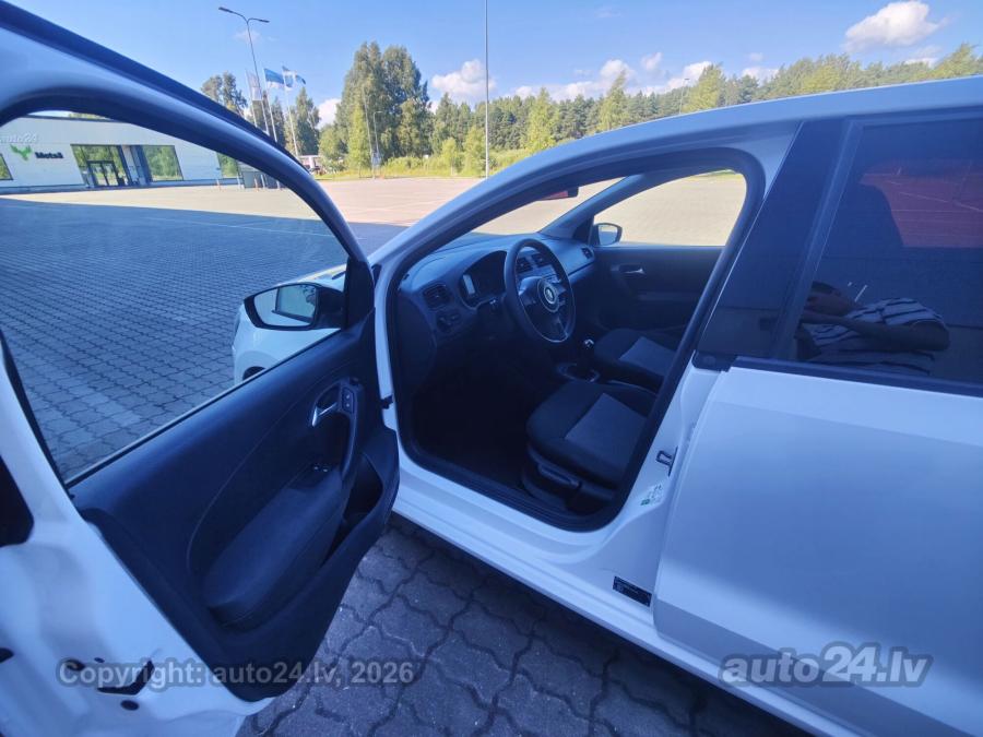Balts Volkswagen Polo 2014 Pērnava, ar dzinēja tilpumu 1.20 L un nobraukumu 184 tūkst. km par 2900 €, foto 15 vietnē AUTOMOTO.COM.LV