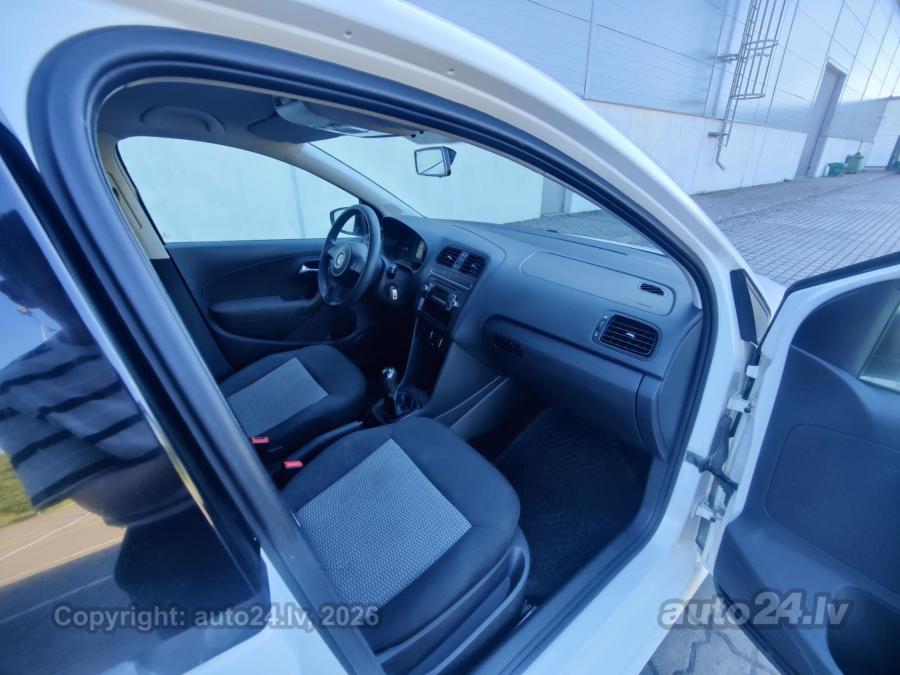 Balts Volkswagen Polo 2014 Pērnava, ar dzinēja tilpumu 1.20 L un nobraukumu 184 tūkst. km par 2900 €, foto 16 vietnē AUTOMOTO.COM.LV