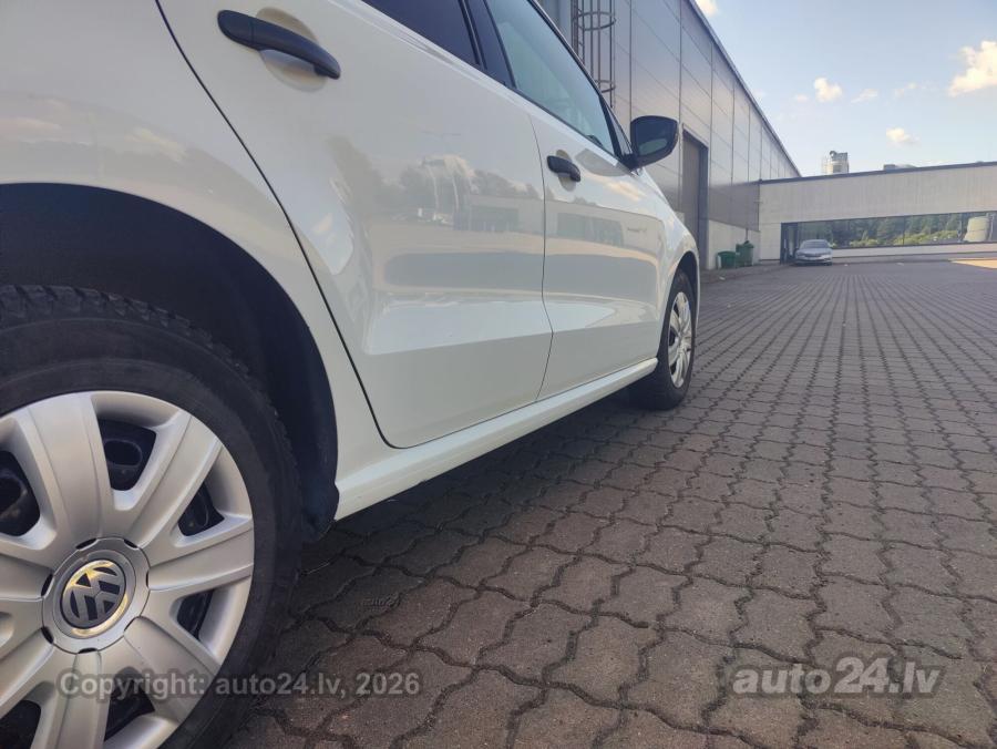 Balts Volkswagen Polo 2014 Pērnava, ar dzinēja tilpumu 1.20 L un nobraukumu 184 tūkst. km par 2900 €, foto 26 vietnē AUTOMOTO.COM.LV