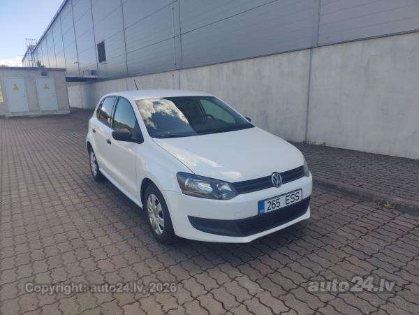 White Volkswagen Polo 2014 in Parnu, with an engine capacity of 1.20 L and mileage of 184 thousand km for 2900 €, photo 2 on AUTOMOTO.COM.LV