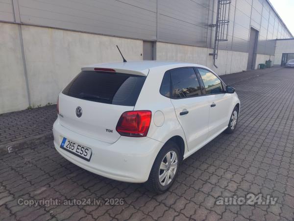 White Volkswagen Polo 2014 in Parnu, with an engine capacity of 1.20 L and mileage of 184 thousand km for 2900 €, photo 5 on AUTOMOTO.COM.LV