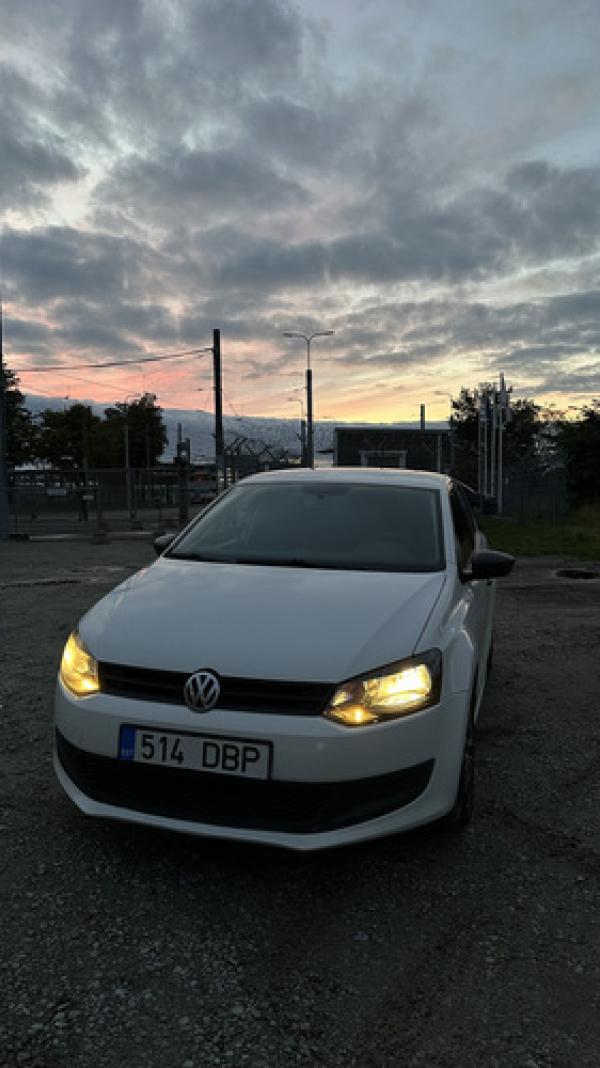 White Volkswagen Polo 2014 in Tallinn, with an engine capacity of 1.20 L and mileage of 270 thousand km for 3350 €, photo 1 on AUTOMOTO.COM.LV