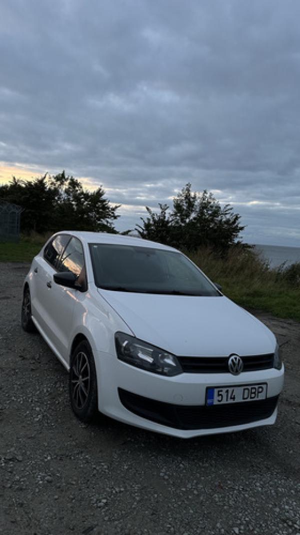 White Volkswagen Polo 2014 in Tallinn, with an engine capacity of 1.20 L and mileage of 270 thousand km for 3350 €, photo 10 on AUTOMOTO.COM.LV