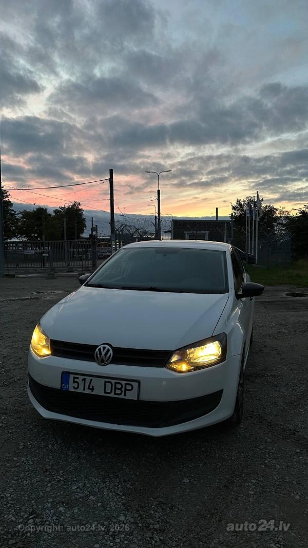 Balts Volkswagen Polo 2014 Tallina, ar dzinēja tilpumu 1.20 L un nobraukumu 270 tūkst. km par 2950 €, foto 1 vietnē AUTOMOTO.COM.LV