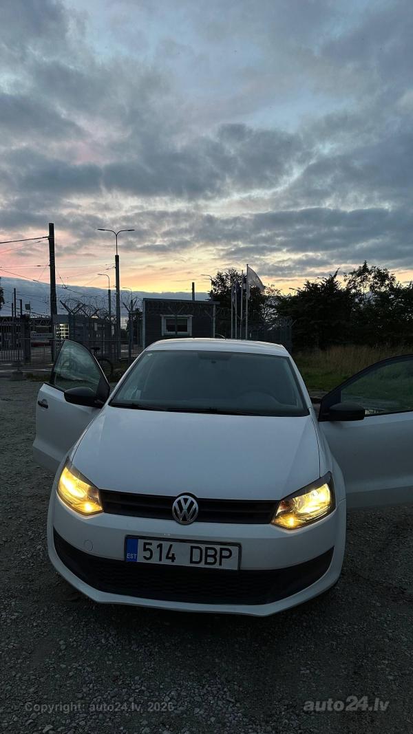Balts Volkswagen Polo 2014 Tallina, ar dzinēja tilpumu 1.20 L un nobraukumu 270 tūkst. km par 2950 €, foto 5 vietnē AUTOMOTO.COM.LV