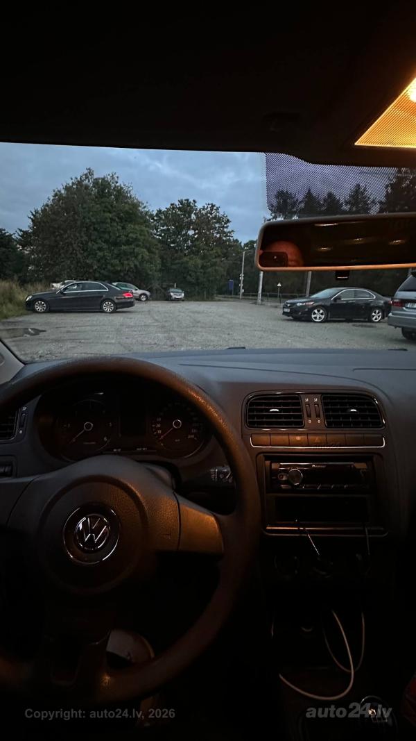 Balts Volkswagen Polo 2014 Tallina, ar dzinēja tilpumu 1.20 L un nobraukumu 270 tūkst. km par 2950 €, foto 7 vietnē AUTOMOTO.COM.LV