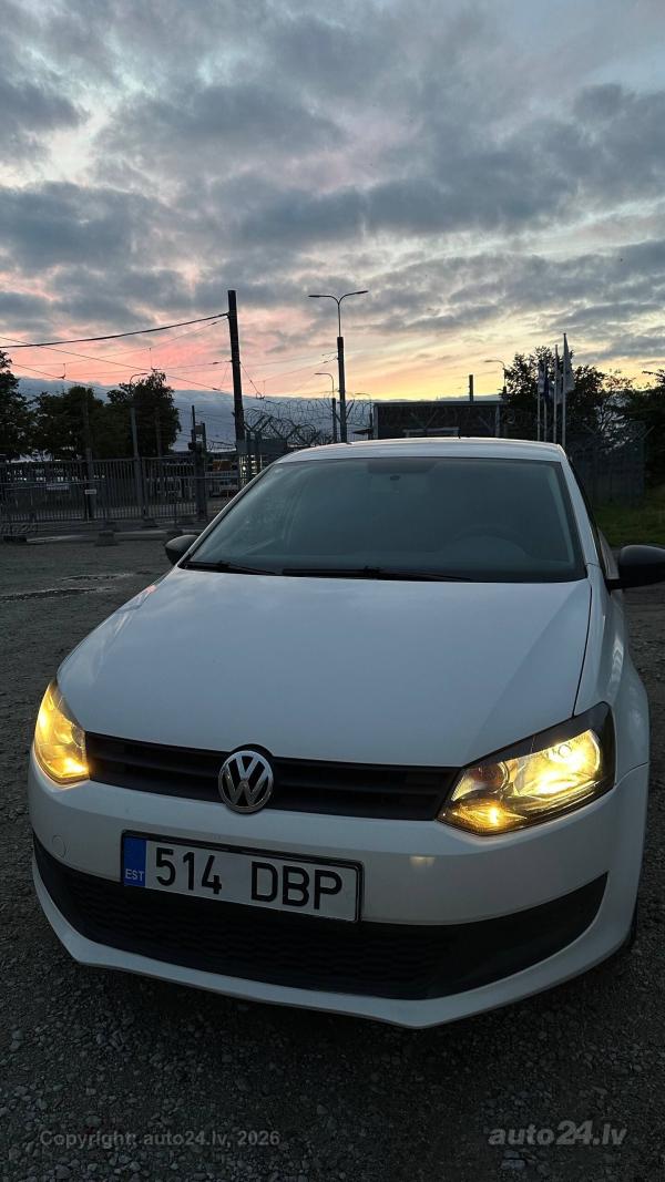 Balts Volkswagen Polo 2014 Tallina, ar dzinēja tilpumu 1.20 L un nobraukumu 270 tūkst. km par 2950 €, foto 11 vietnē AUTOMOTO.COM.LV