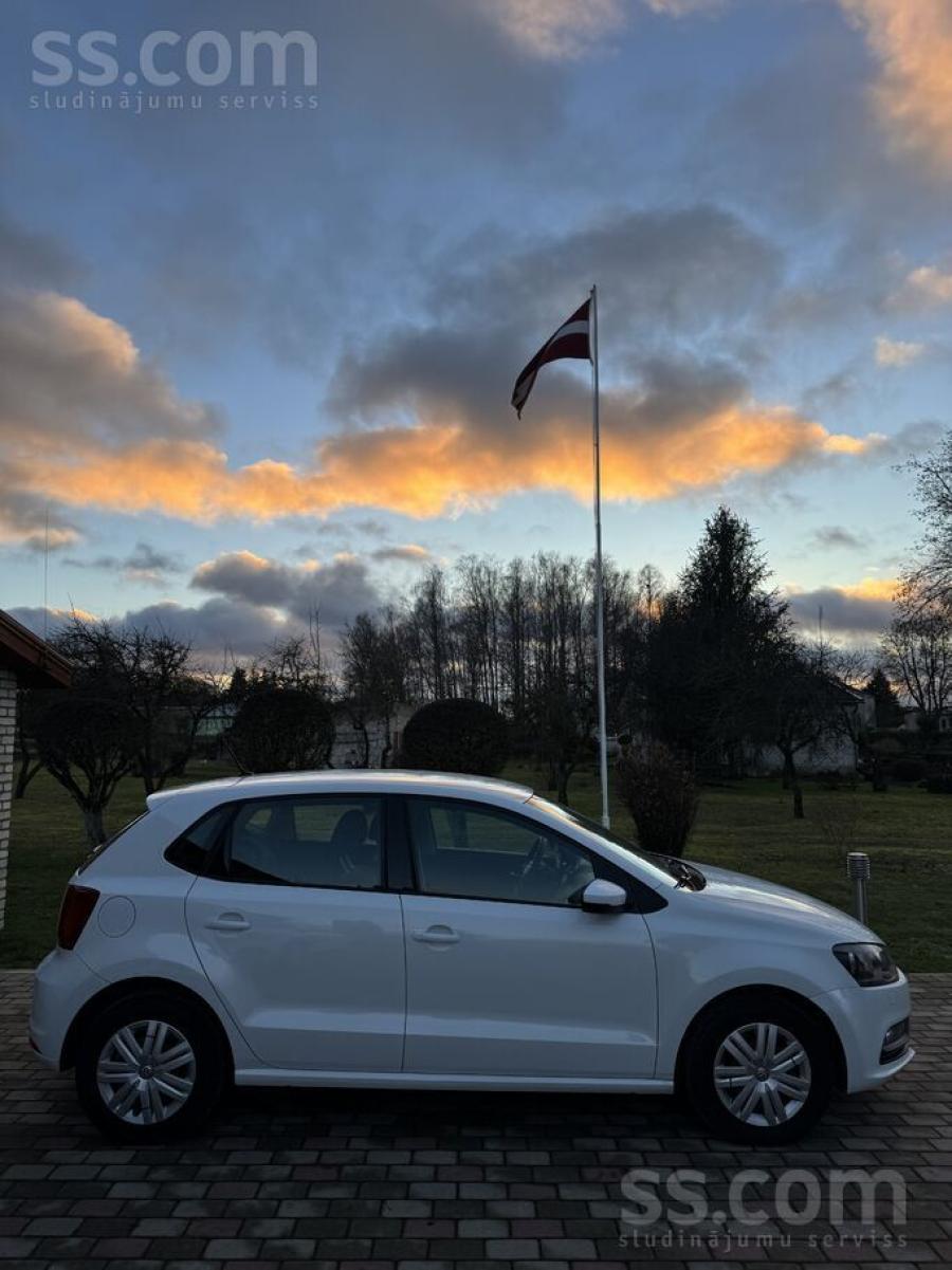 White Volkswagen Polo 2015 in Riga, with an engine capacity of 1.40 L and mileage of 261 thousand km for 4500 €, photo 4 on AUTOMOTO.COM.LV