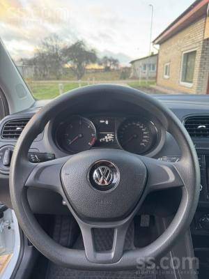 White Volkswagen Polo 2015 in Riga, with an engine capacity of 1.40 L and mileage of 261 thousand km for 4500 €, photo 12 on AUTOMOTO.COM.LV