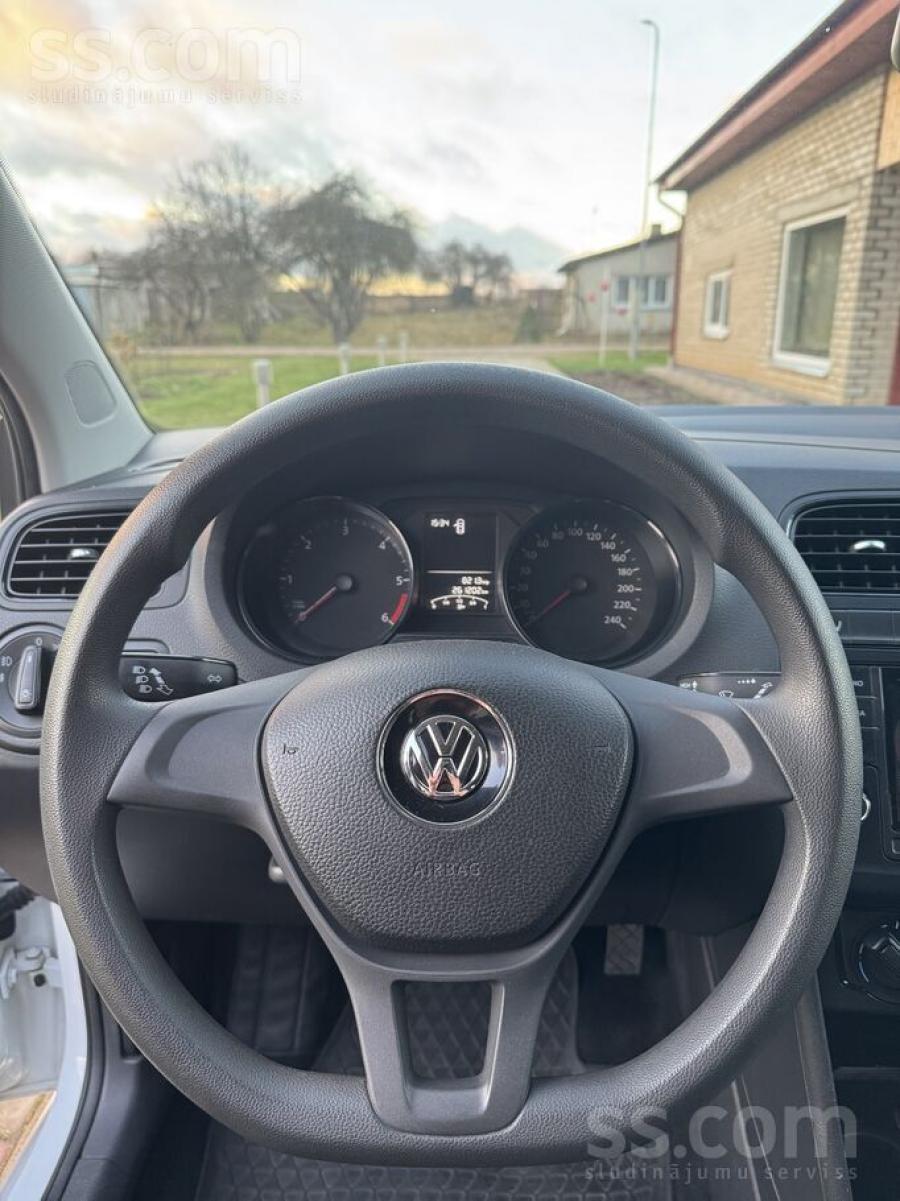 White Volkswagen Polo 2015 in Riga, with an engine capacity of 1.40 L and mileage of 261 thousand km for 4500 €, photo 12 on AUTOMOTO.COM.LV