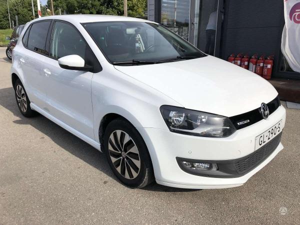 White Volkswagen Polo 2015 in Klaipeda, with an engine capacity of 1.40 L and mileage of 177 thousand km for 4950 €, photo 3 on AUTOMOTO.COM.LV