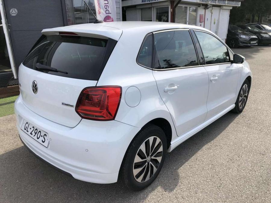 White Volkswagen Polo 2015 in Klaipeda, with an engine capacity of 1.40 L and mileage of 177 thousand km for 4950 €, photo 5 on AUTOMOTO.COM.LV