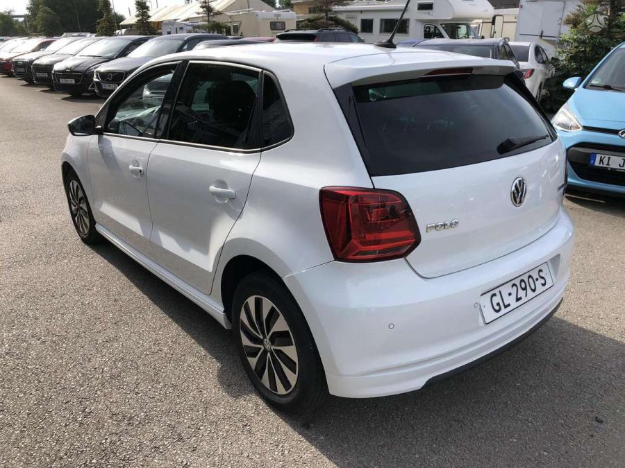 White Volkswagen Polo 2015 in Klaipeda, with an engine capacity of 1.40 L and mileage of 177 thousand km for 4950 €, photo 6 on AUTOMOTO.COM.LV