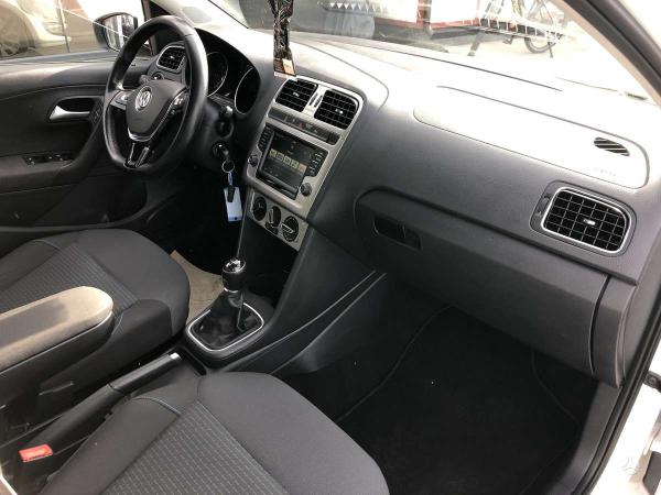 White Volkswagen Polo 2015 in Klaipeda, with an engine capacity of 1.40 L and mileage of 177 thousand km for 4950 €, photo 8 on AUTOMOTO.COM.LV