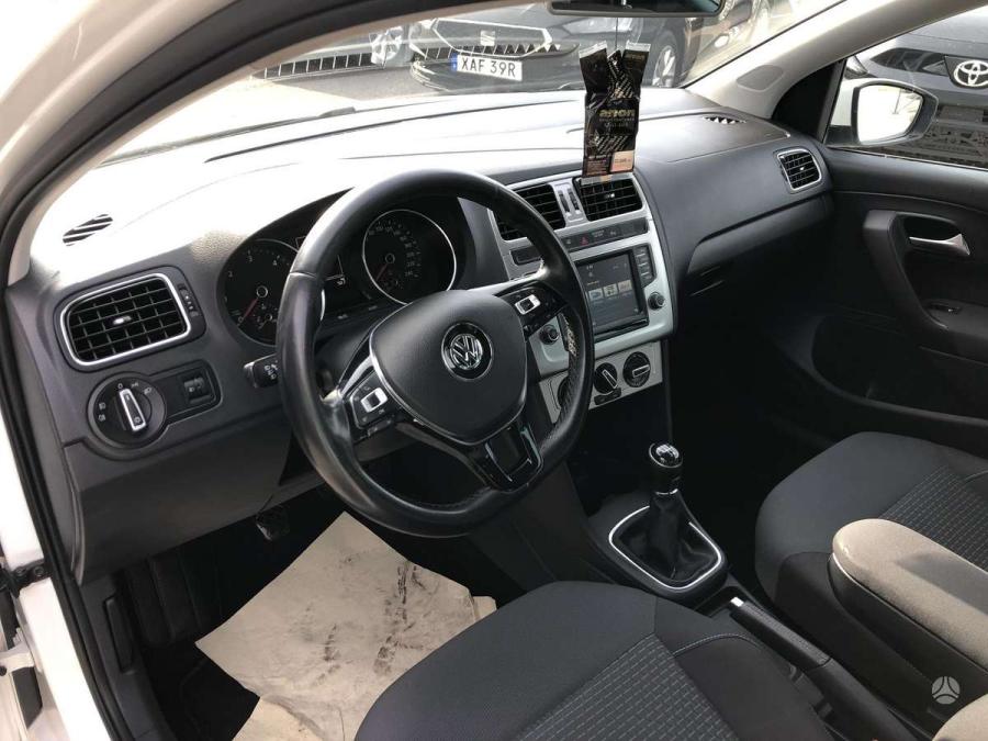 White Volkswagen Polo 2015 in Klaipeda, with an engine capacity of 1.40 L and mileage of 177 thousand km for 4950 €, photo 10 on AUTOMOTO.COM.LV