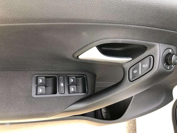 White Volkswagen Polo 2015 in Klaipeda, with an engine capacity of 1.40 L and mileage of 177 thousand km for 4950 €, photo 10 on AUTOMOTO.COM.LV