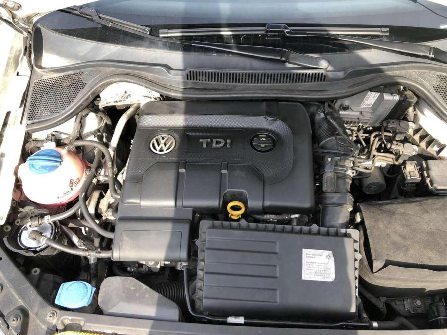 White Volkswagen Polo 2015 in Klaipeda, with an engine capacity of 1.40 L and mileage of 177 thousand km for 4950 €, photo 18 on AUTOMOTO.COM.LV