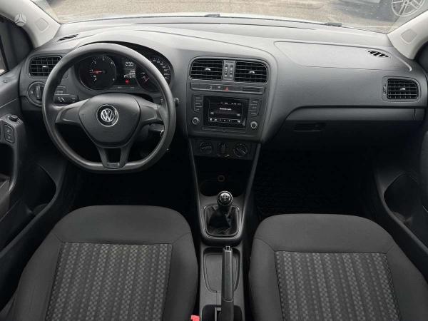Balts Volkswagen Polo 2015 Viļņa, ar dzinēja tilpumu 1.42 L un nobraukumu 193 tūkst. km par 3990 €, foto 2 vietnē AUTOMOTO.COM.LV