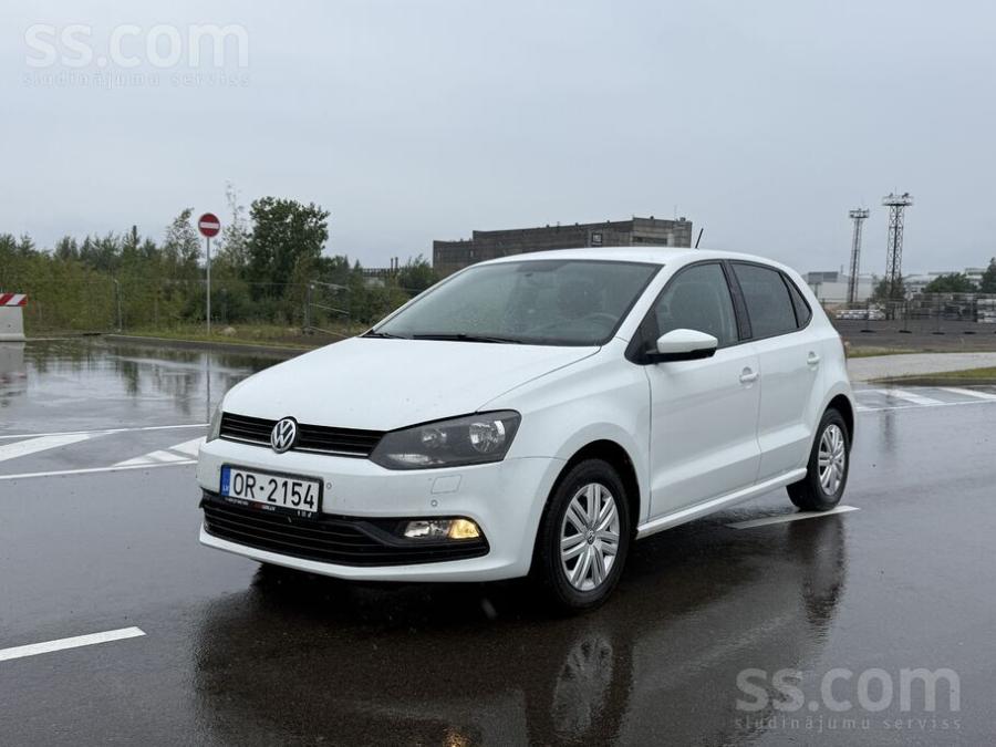 Белый Фольксваген Поло 2015 в Лиепая, объемом двигателя 1.40 л и пробегом 220 тыс. км за 6500 €, фото 1 на AUTOMOTO.COM.LV