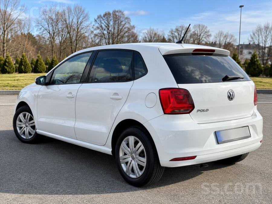 White Volkswagen Polo 2015 in Rezekne, with an engine capacity of 1.40 L and mileage of 223 thousand km for 5000 €, photo 4 on AUTOMOTO.COM.LV