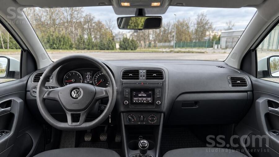 White Volkswagen Polo 2015 in Rezekne, with an engine capacity of 1.40 L and mileage of 223 thousand km for 5000 €, photo 6 on AUTOMOTO.COM.LV