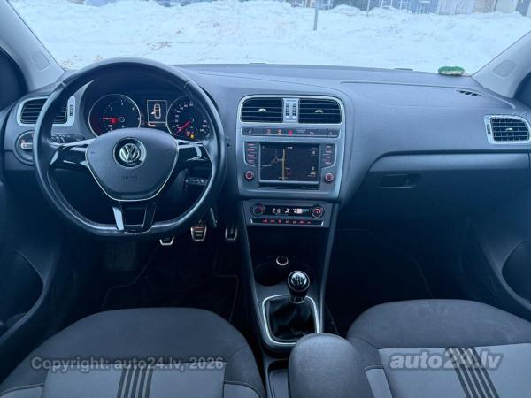 White Volkswagen Polo 2016 in Tallinn, with an engine capacity of 1.40 L and mileage of 135 thousand km for 6990 €, photo 6 on AUTOMOTO.COM.LV