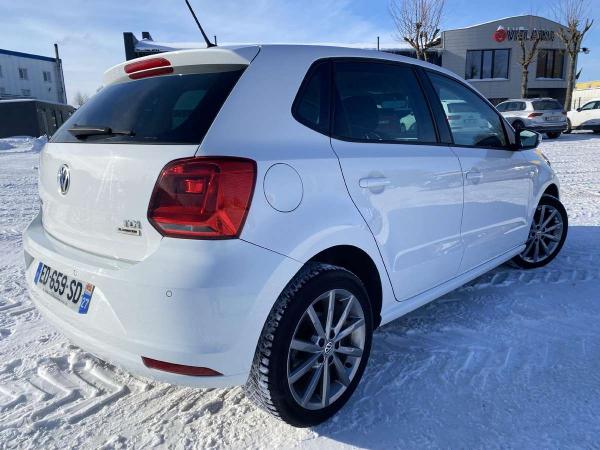 White Volkswagen Polo 2016 in Taurage, with an engine capacity of 1.42 L and mileage of 207 thousand km for 6300 €, photo 4 on AUTOMOTO.COM.LV