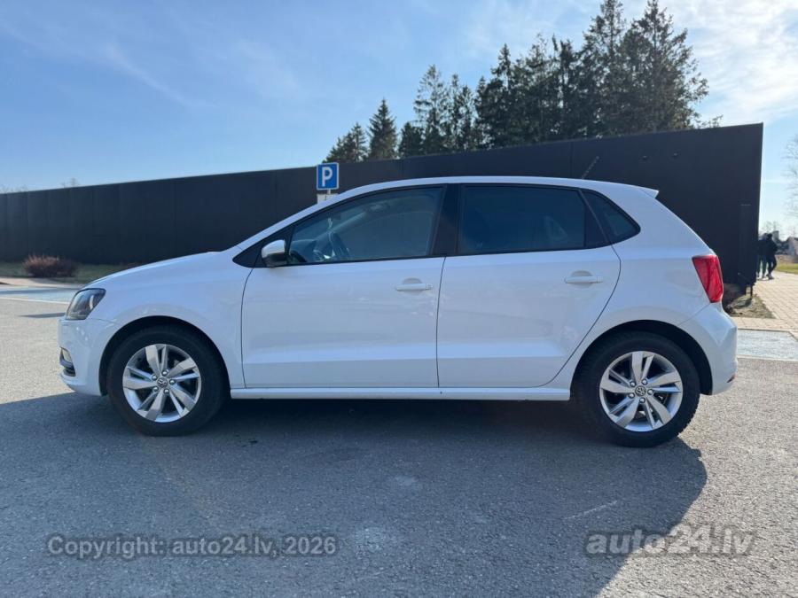 White Volkswagen Polo 2016 in Tallinn, with an engine capacity of 1.20 L and mileage of 104 thousand km for 5490 €, photo 4 on AUTOMOTO.COM.LV