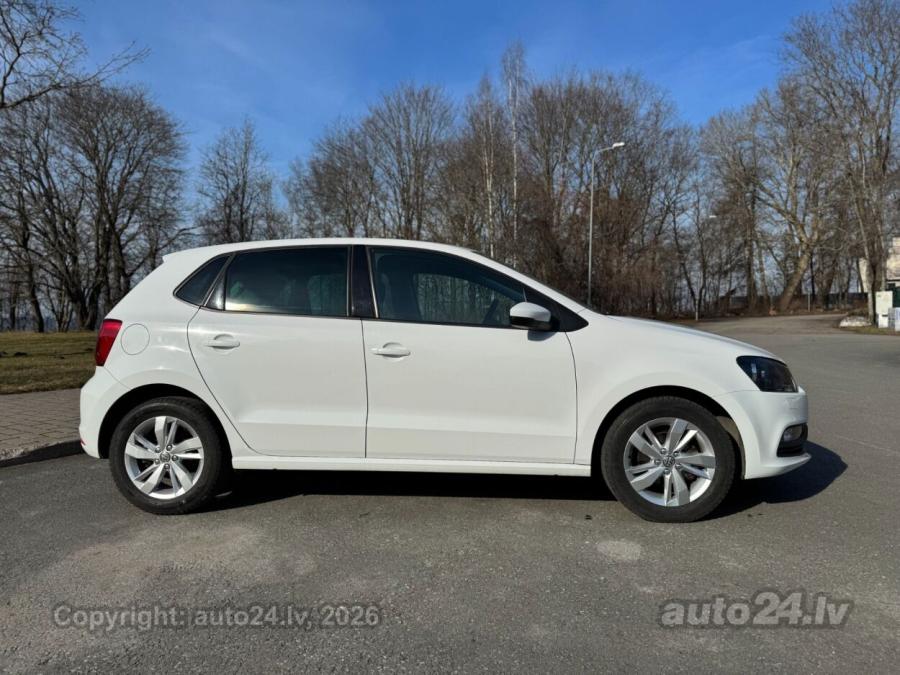 White Volkswagen Polo 2016 in Tallinn, with an engine capacity of 1.20 L and mileage of 104 thousand km for 5490 €, photo 5 on AUTOMOTO.COM.LV