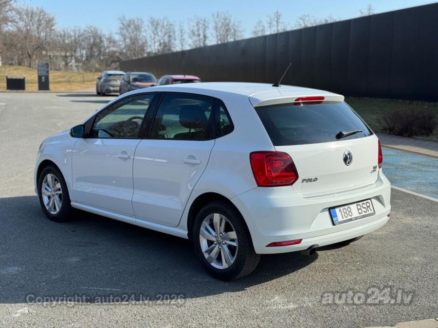 White Volkswagen Polo 2016 in Tallinn, with an engine capacity of 1.20 L and mileage of 104 thousand km for 5490 €, photo 7 on AUTOMOTO.COM.LV