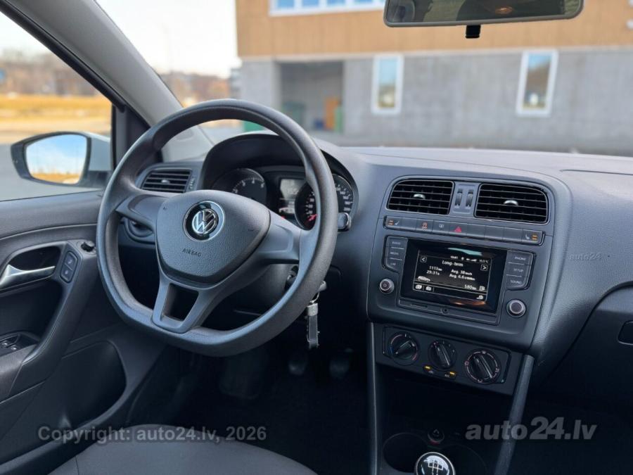 White Volkswagen Polo 2016 in Tallinn, with an engine capacity of 1.20 L and mileage of 104 thousand km for 5490 €, photo 13 on AUTOMOTO.COM.LV