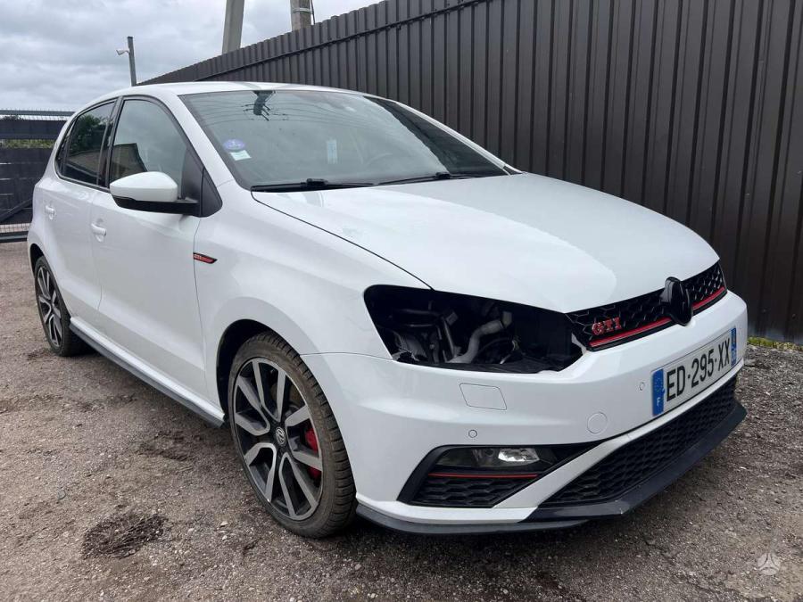 Balts Volkswagen Polo 2016 Kauņa, ar dzinēja tilpumu 1.80 L un nobraukumu 96 tūkst. km par 8500 €, foto 4 vietnē AUTOMOTO.COM.LV