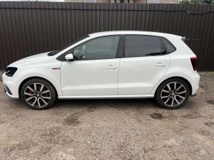 Balts Volkswagen Polo 2016 Kauņa, ar dzinēja tilpumu 1.80 L un nobraukumu 96 tūkst. km par 8500 €, foto 5 vietnē AUTOMOTO.COM.LV
