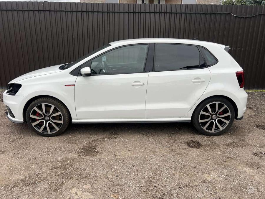 Balts Volkswagen Polo 2016 Kauņa, ar dzinēja tilpumu 1.80 L un nobraukumu 96 tūkst. km par 8500 €, foto 5 vietnē AUTOMOTO.COM.LV