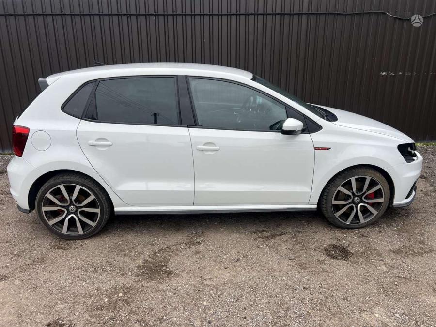 Balts Volkswagen Polo 2016 Kauņa, ar dzinēja tilpumu 1.80 L un nobraukumu 96 tūkst. km par 8500 €, foto 6 vietnē AUTOMOTO.COM.LV