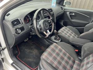 Balts Volkswagen Polo 2016 Kauņa, ar dzinēja tilpumu 1.80 L un nobraukumu 96 tūkst. km par 8500 €, foto 11 vietnē AUTOMOTO.COM.LV