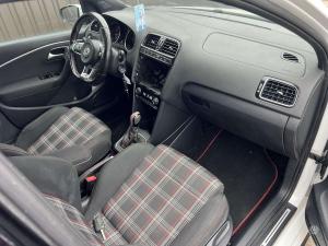Balts Volkswagen Polo 2016 Kauņa, ar dzinēja tilpumu 1.80 L un nobraukumu 96 tūkst. km par 8500 €, foto 12 vietnē AUTOMOTO.COM.LV