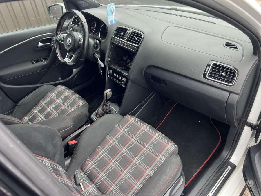 Balts Volkswagen Polo 2016 Kauņa, ar dzinēja tilpumu 1.80 L un nobraukumu 96 tūkst. km par 8500 €, foto 12 vietnē AUTOMOTO.COM.LV