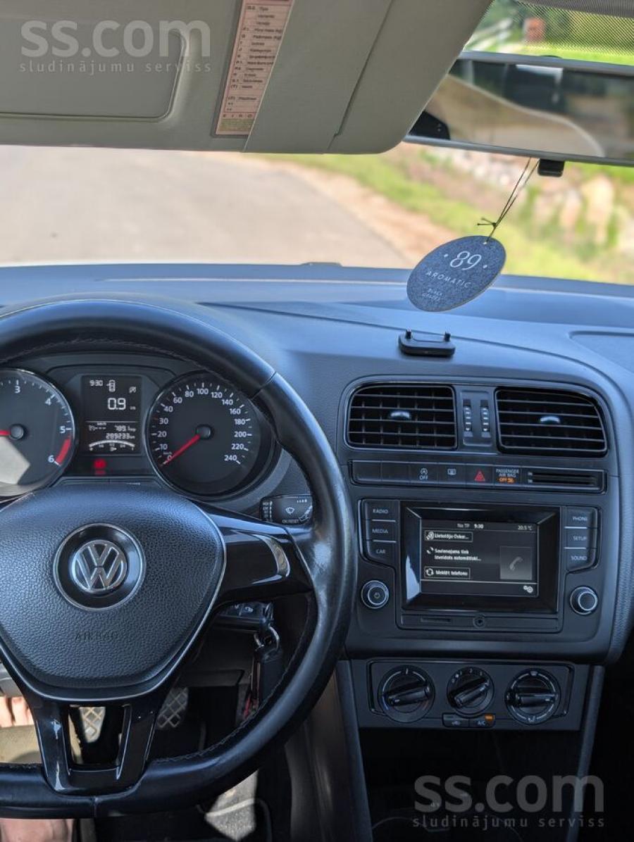 White Volkswagen Polo 2016 in Jekabpils, with an engine capacity of 1.40 L and mileage of 290 thousand km for 5250 €, photo 7 on AUTOMOTO.COM.LV