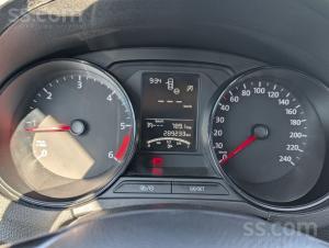 White Volkswagen Polo 2016 in Jekabpils, with an engine capacity of 1.40 L and mileage of 290 thousand km for 5250 €, photo 8 on AUTOMOTO.COM.LV